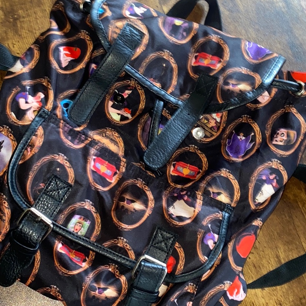 Satin Snow White Backpack. - Gem